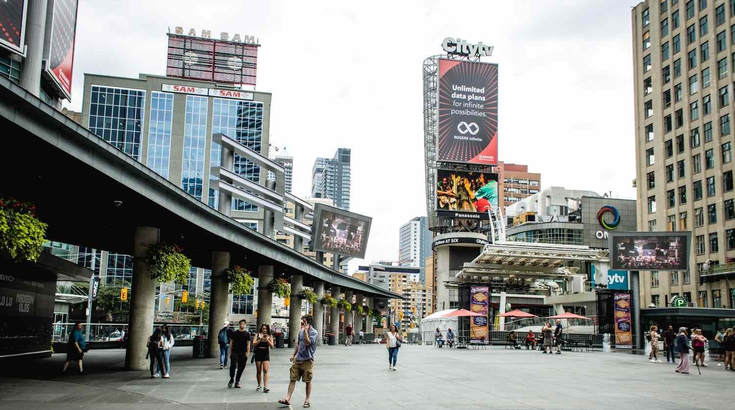 Attractions in Yonge Street Toronto - lux properties