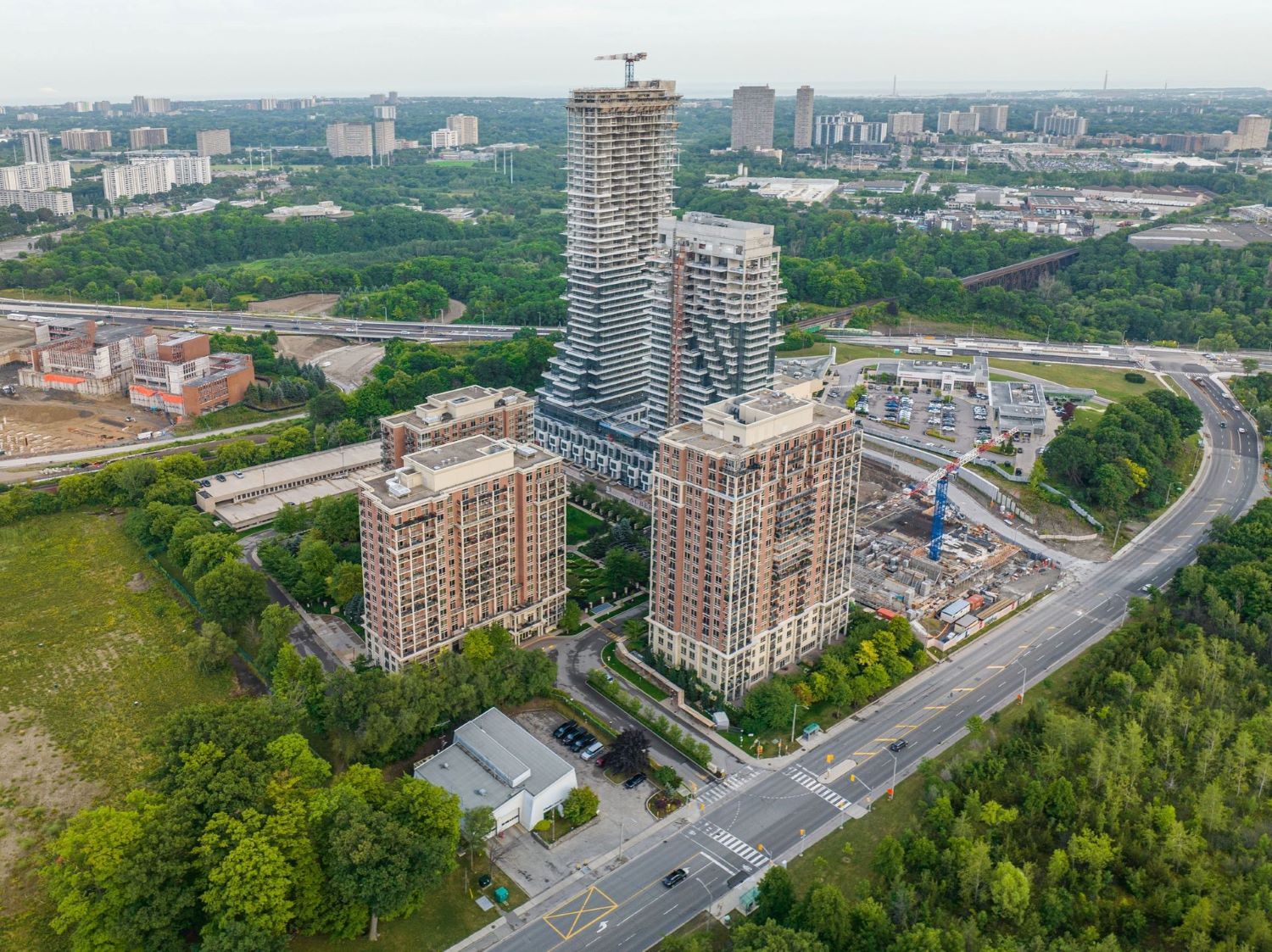 Leslie Street Toronto - lux properties