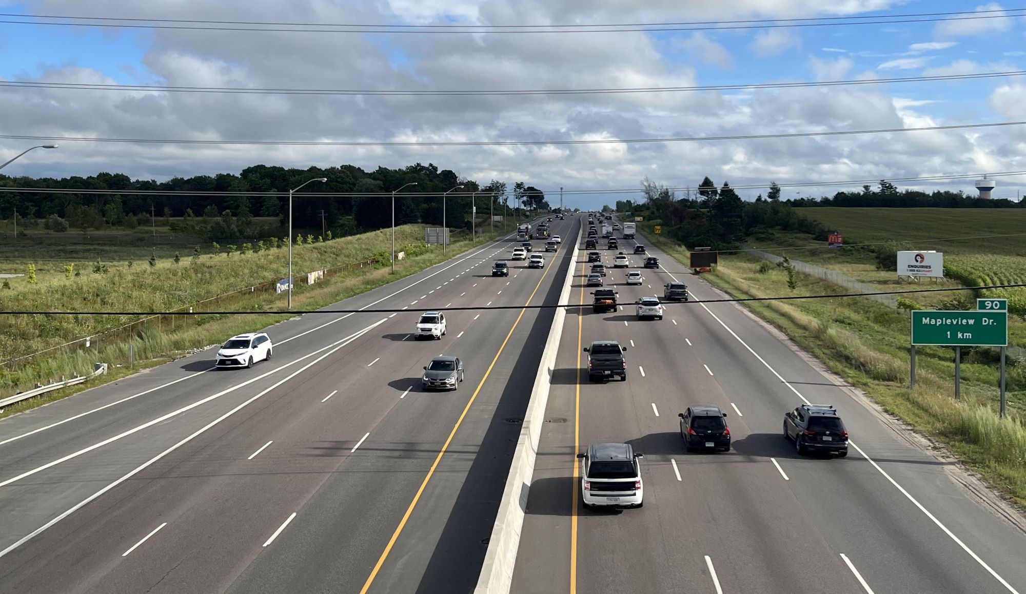 Ontario Highway 400 Toronto - lux properties